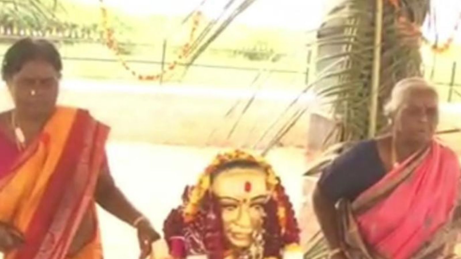 In An Unending Story of Love, Andhra Pradesh Women Build Memorial For ...