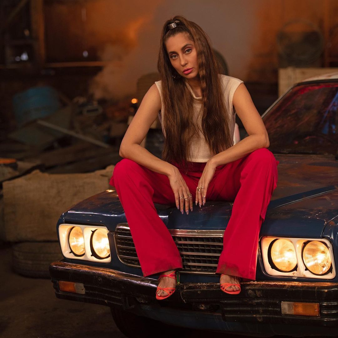 Anusha Dandekar's Sultry Pictures On Instagram Soars Temperature, Check ...