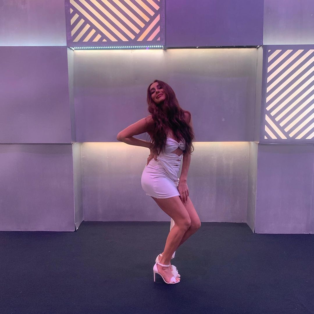 Anusha Dandekar's Sultry Pictures On Instagram Soars Temperature, Check ...