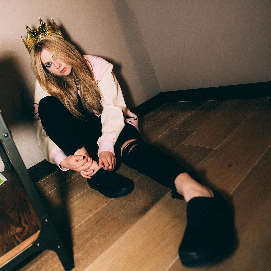 As Avril Lavigne Turns 37, Here’s a Look at Emo Punk Rock Singer's Most ...