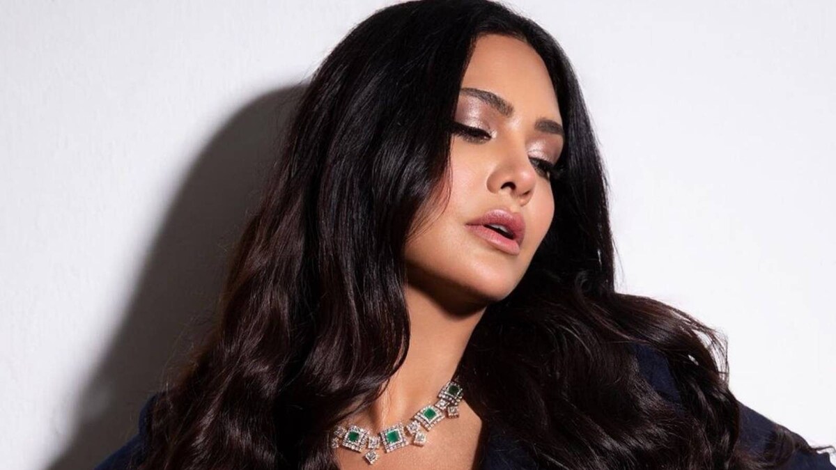 Esha Gupta Reveals She Walked Off Set After Director Abused Her: 'Told ...