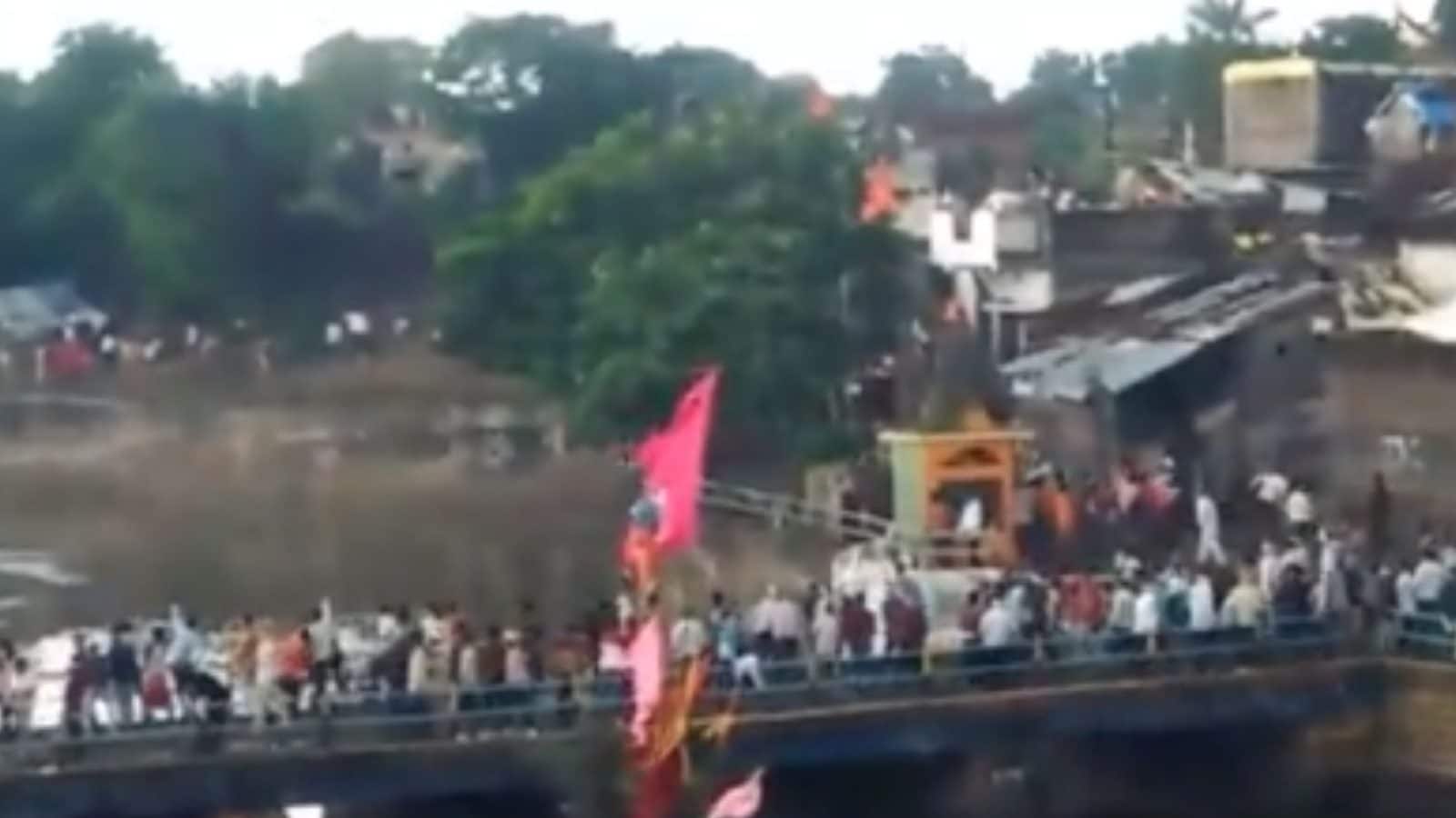 Over 400 Hurt in Stone-pelting Ritual in MP's Gotmar Fair | India News ...