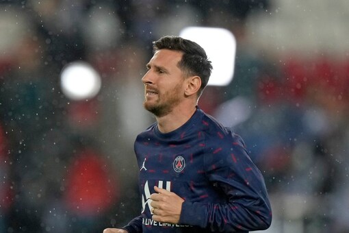 Lionel Messi Suffers Knee Injury, Ruled Out of PSG's Midweek Game ...