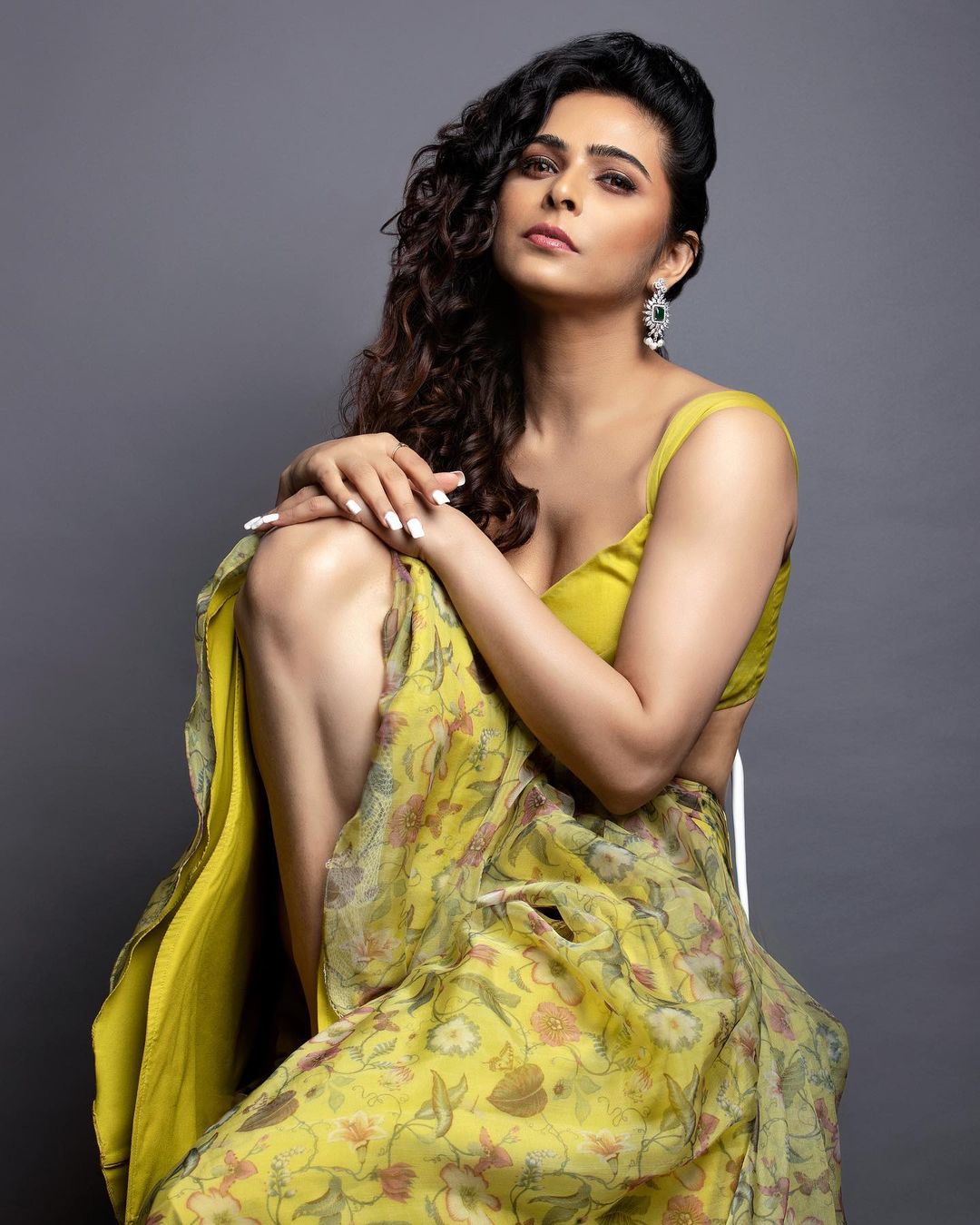 Madhurima Tuli Raises Temperature In Backless Figure-Hugging Dress, See ...