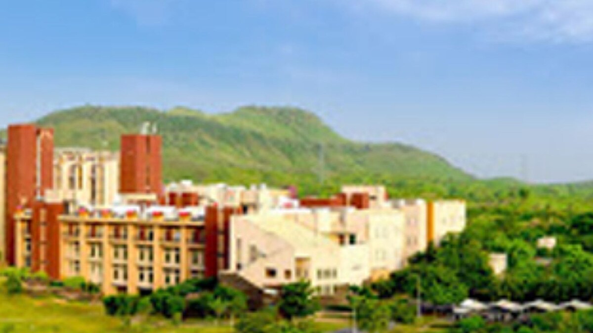 IIT Delhi Dean Appointed as President at NIIT University - News18