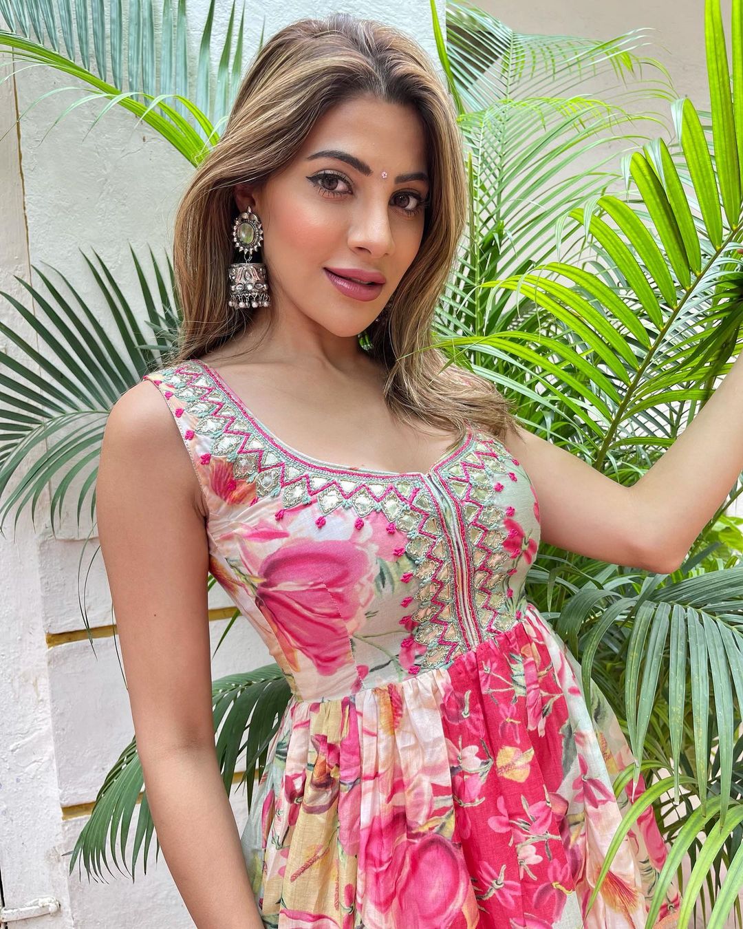 Nikki Tamboli Gives Bombshell Vibes In Pink Ruffled Saree With Deep ...