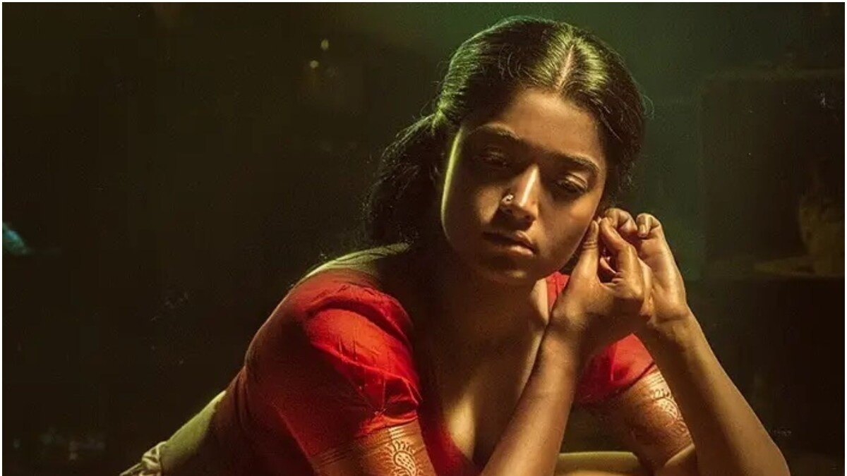 Rashmika Mandanna is Srivalli in Allu Arjun Starrer Pushpa The Rise, See First Look - News18