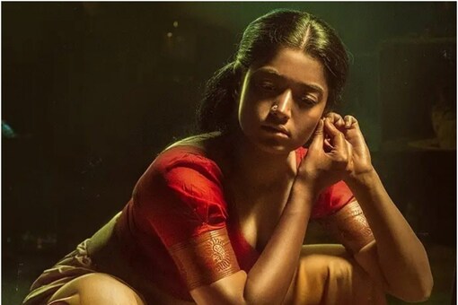 Rashmika Mandanna is Srivalli in Allu Arjun Starrer Pushpa The Rise, See First Look - News18