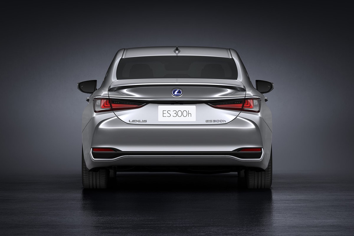 In Pics: 2021 Lexus ES Hybrid Facelift Launched in India, See Design ...