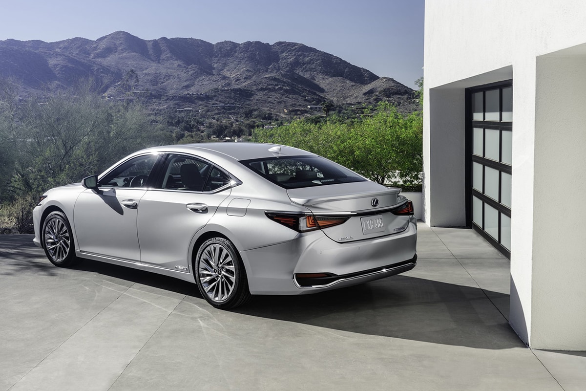 In Pics: 2021 Lexus ES Hybrid Facelift Launched in India, See Design ...
