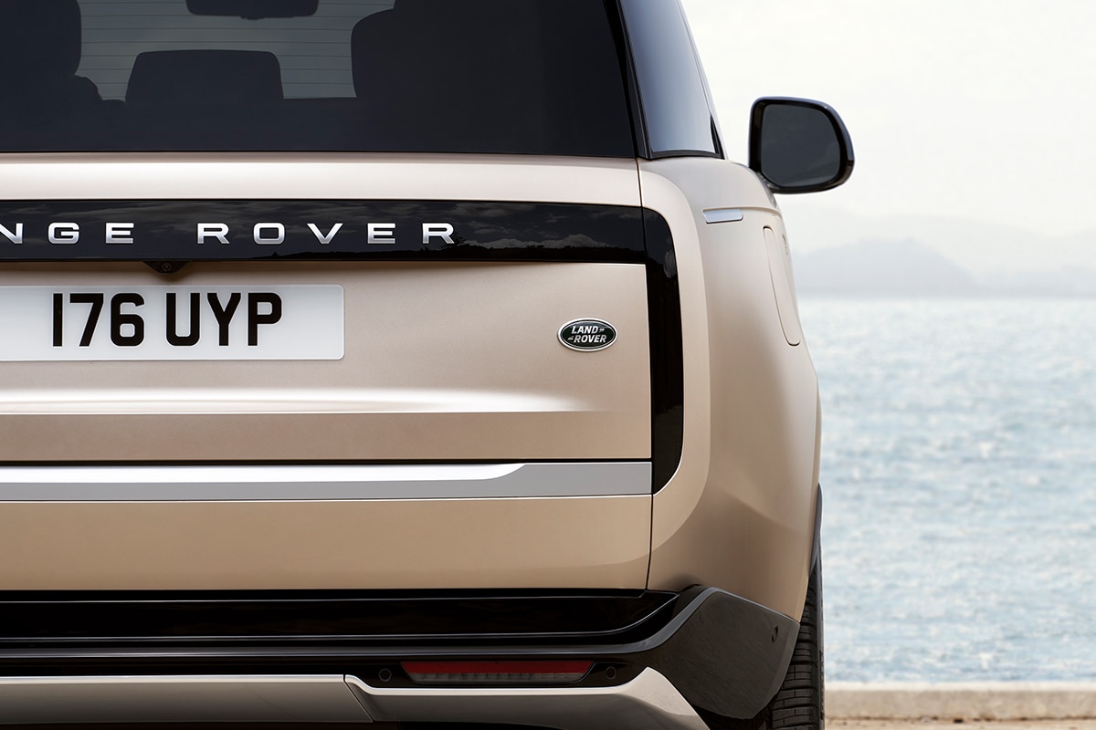 In Pics: 2022 Range Rover SUV Unveiled Globally, India Launch Expected ...