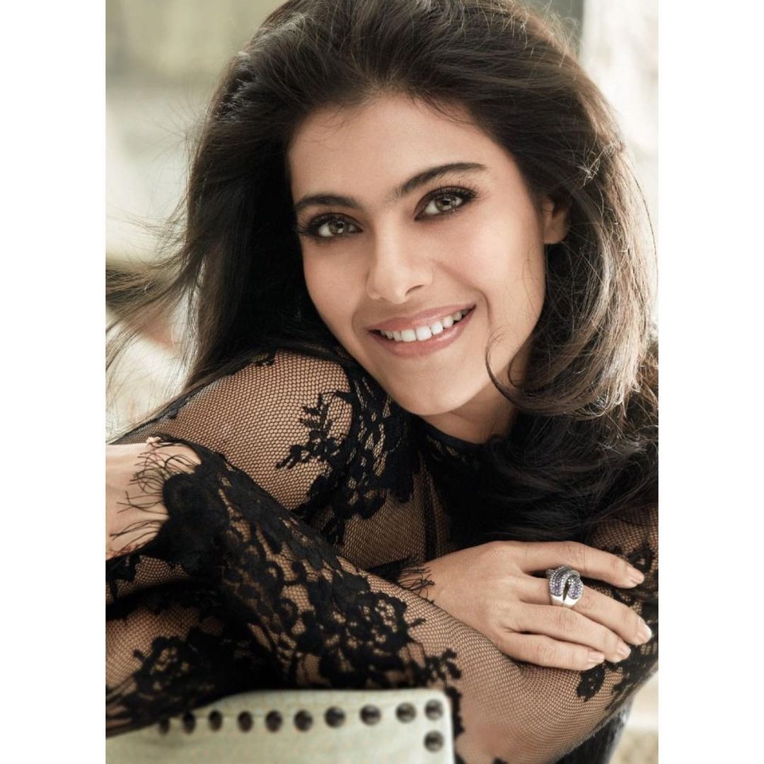 Kajol Shows Off Her Midriff Perfectly In A Knee-Length Dress, See Diva ...