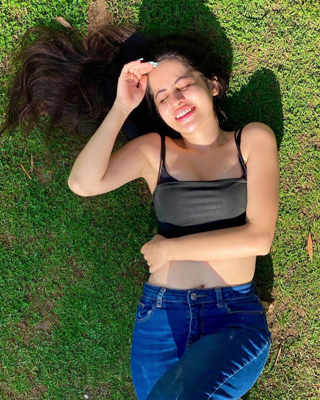 Urfi Javed Flaunts Uber-hot Body In Crop Top And Denims, See Her Most ...