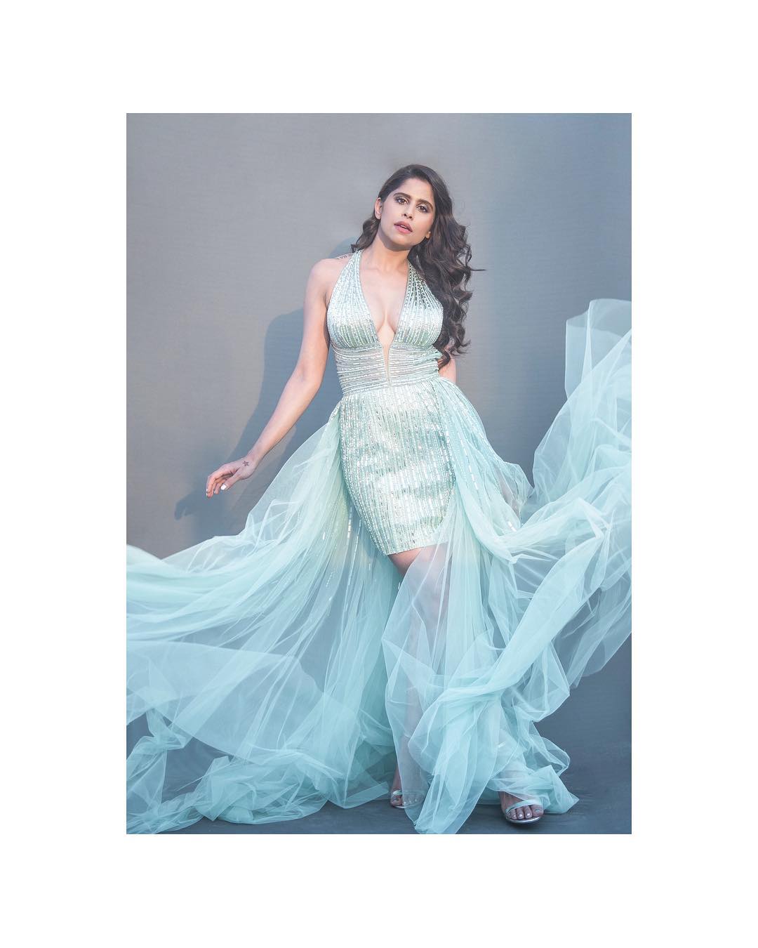 Mimi Fame Sai Tamhankar Sets Internet Ablaze With Her Hot, Sultry Looks, Check Them Out - News18