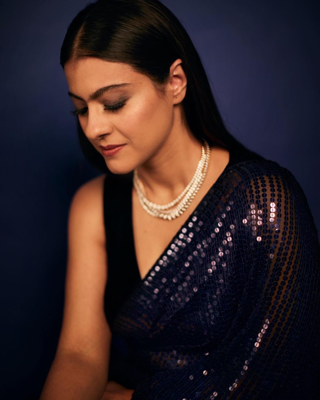 Kajol Shows Off Her Midriff Perfectly In A Knee-Length Dress, See Diva ...