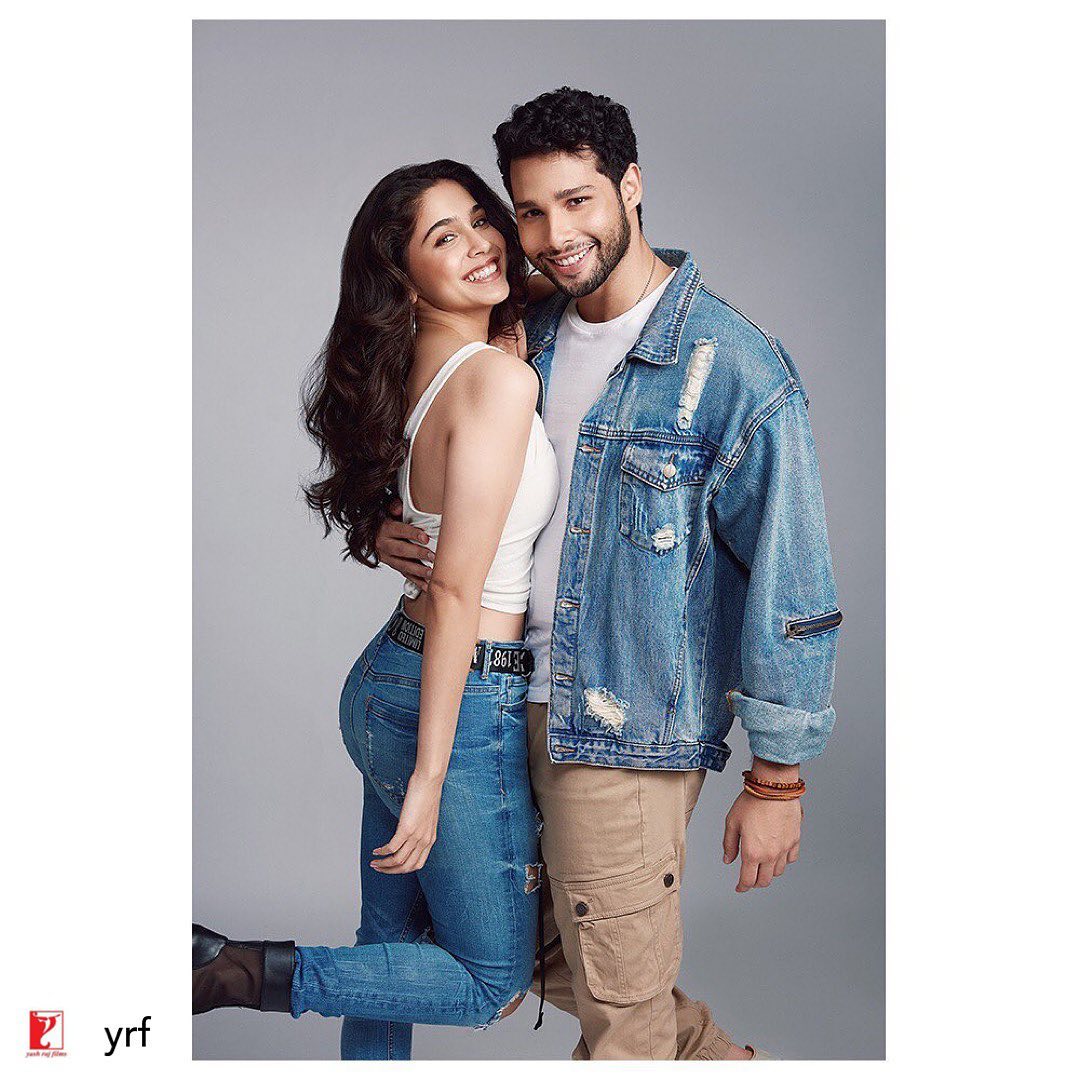 Sharvari Wagh Looks Sexy In Bodycon Top, Channels It With Co-Star ...