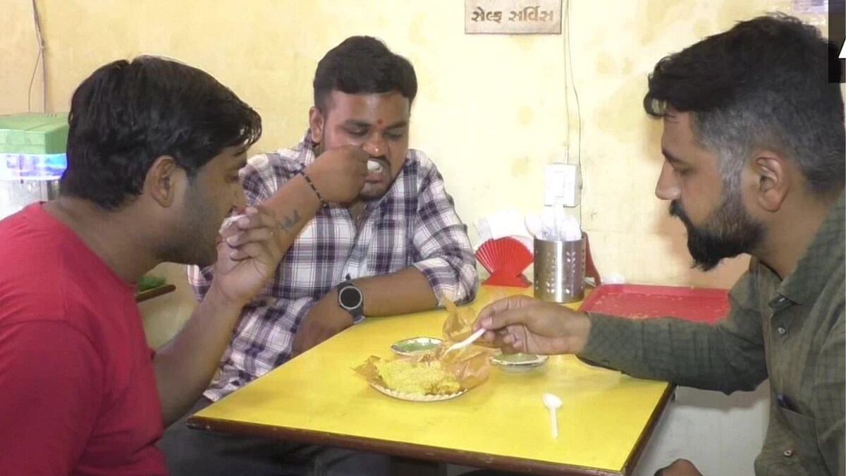 Surat Eatery Gives Free 'Locho' to 100 Fully Jabbed People as India ...