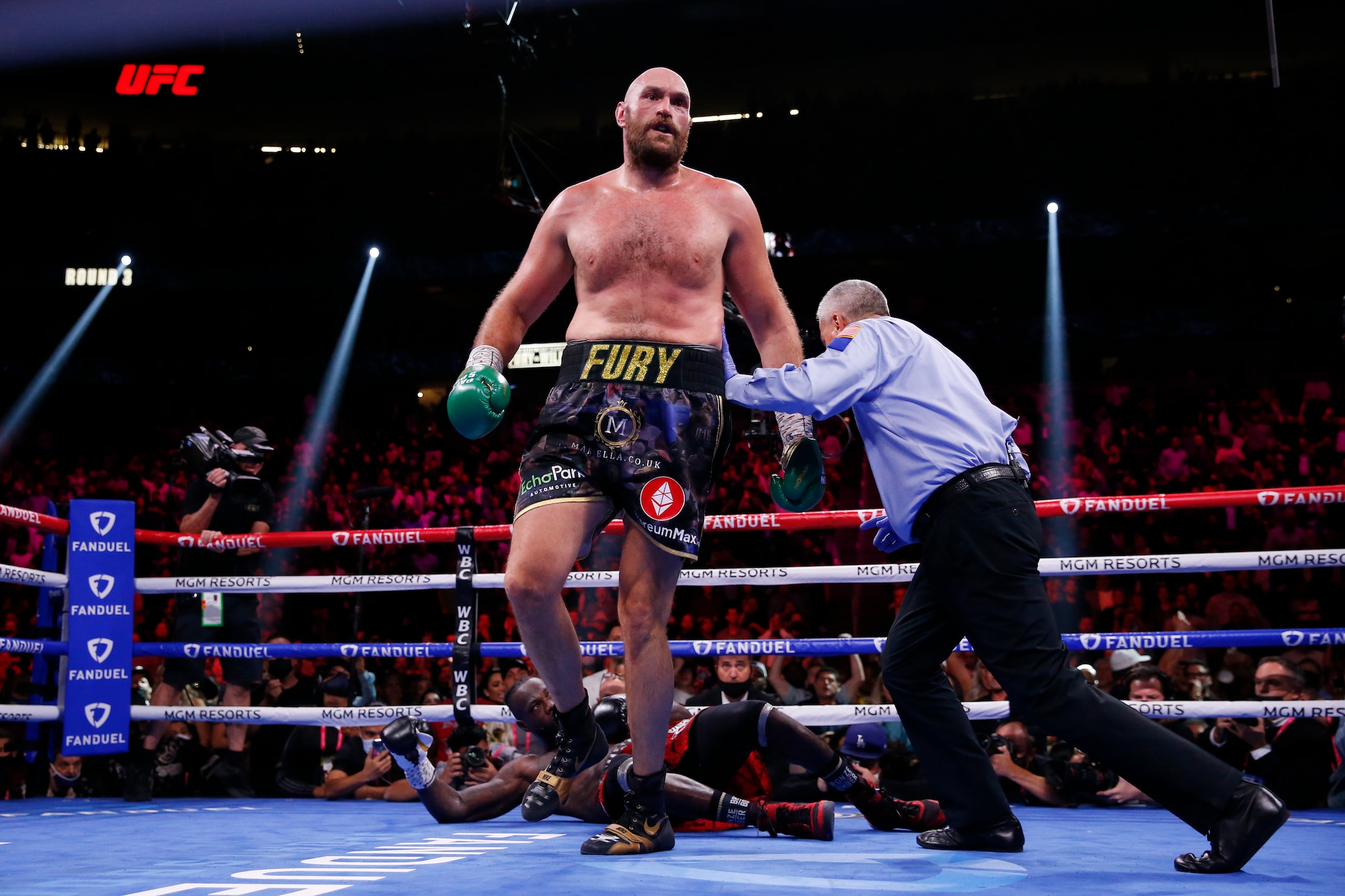 IN PICS: Tyson Fury Knocks Out Deontay Wilder in Heavyweight ...