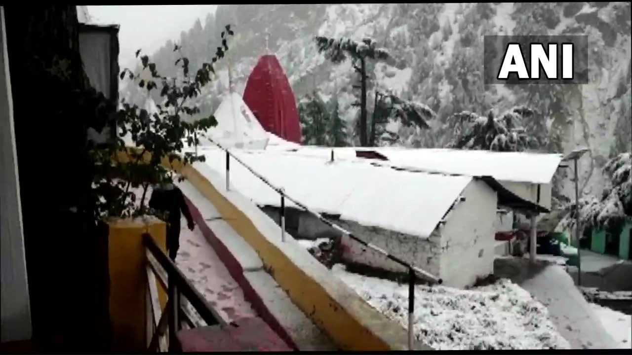 In Pics: Heavy Snowfall Paints Uttarakhand and Himachal Pradesh White ...