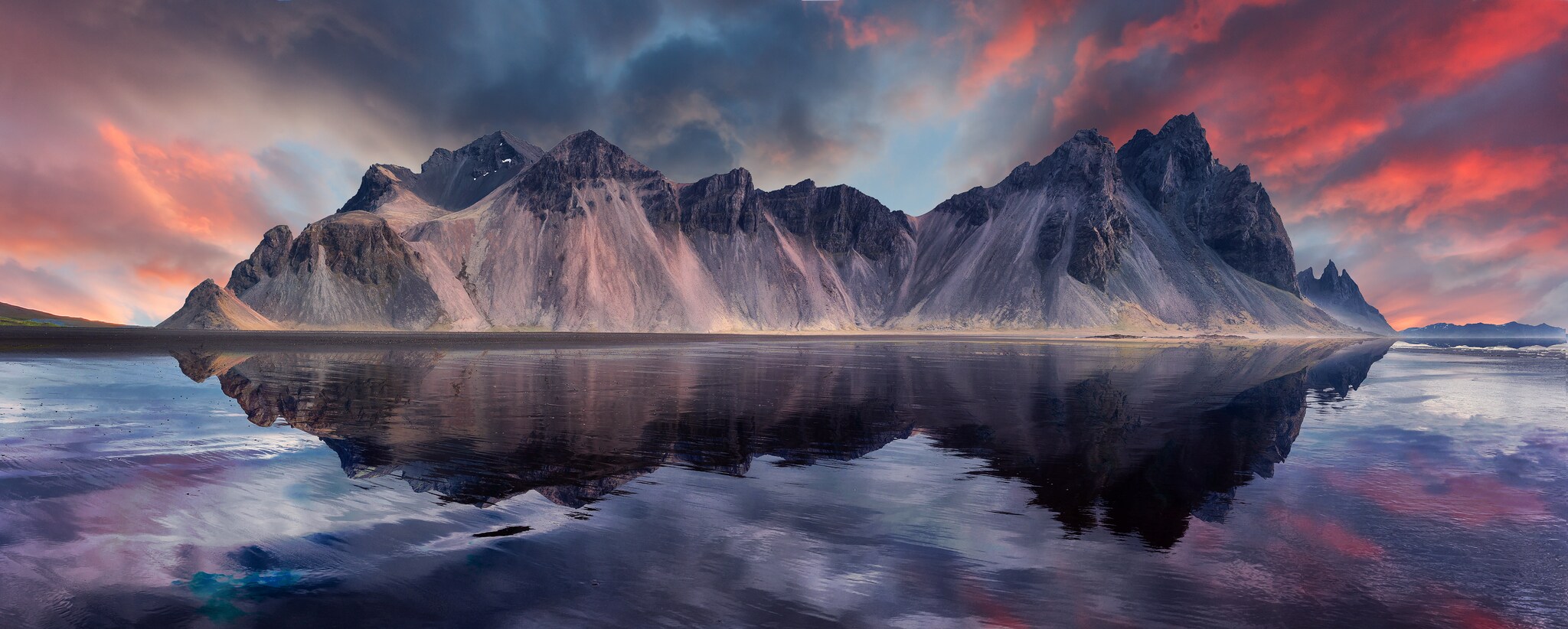 Did You Know Sunsets Don't Happen in These Places of Earth?