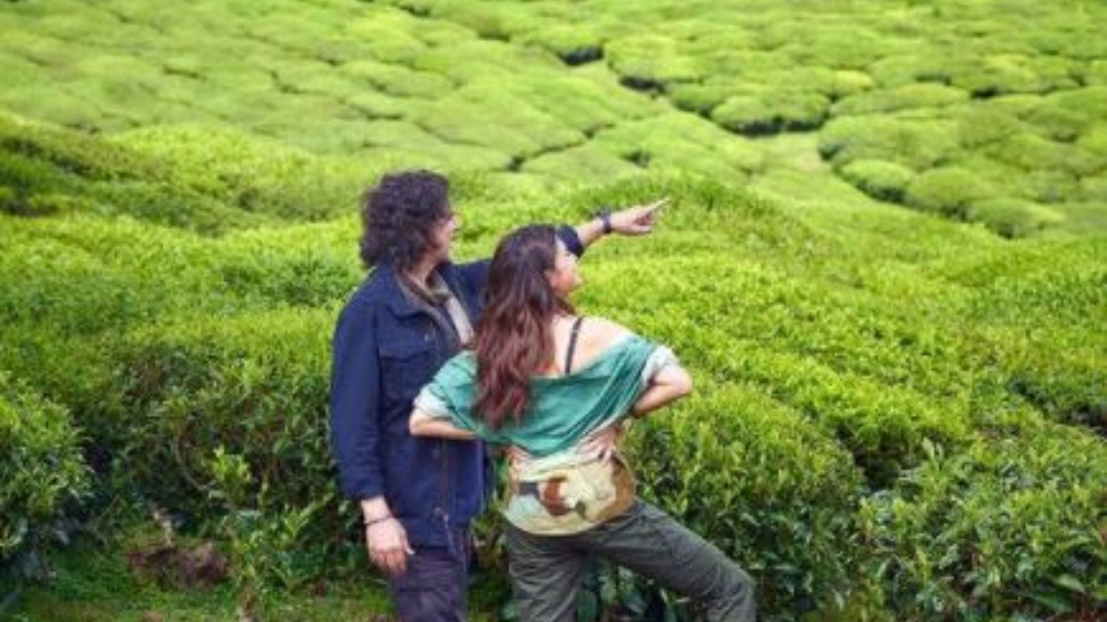 Jacqueline Fernandez Resumes Shoot for Ram Setu, Poses With Akshay ...