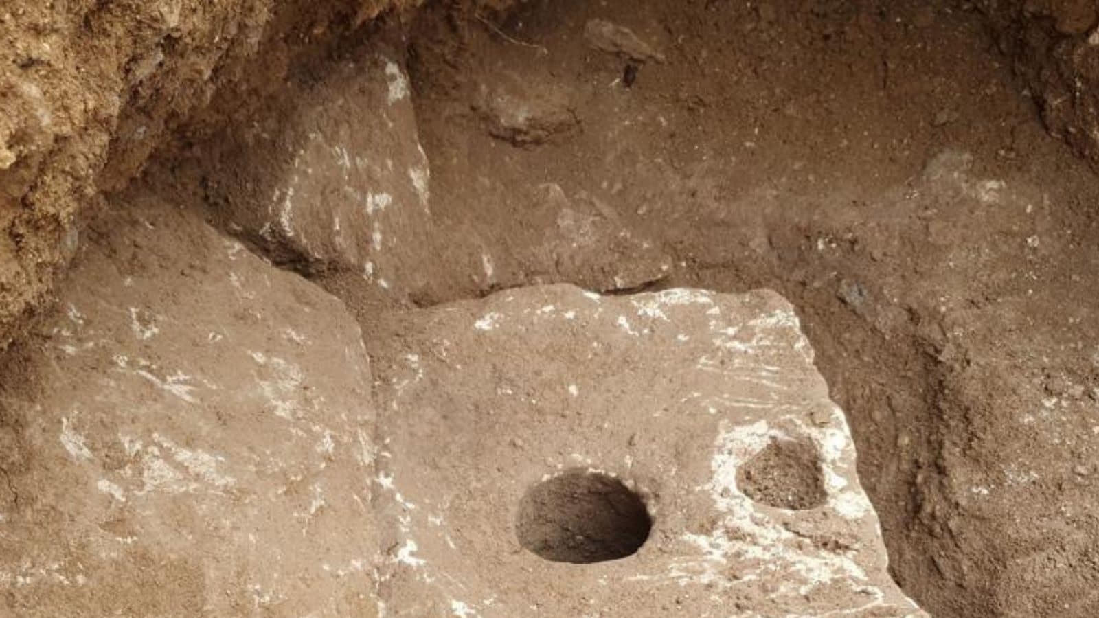 Archaeologists Find 2700-year-old Ancient Toilet in Jerusalem | Buzz ...
