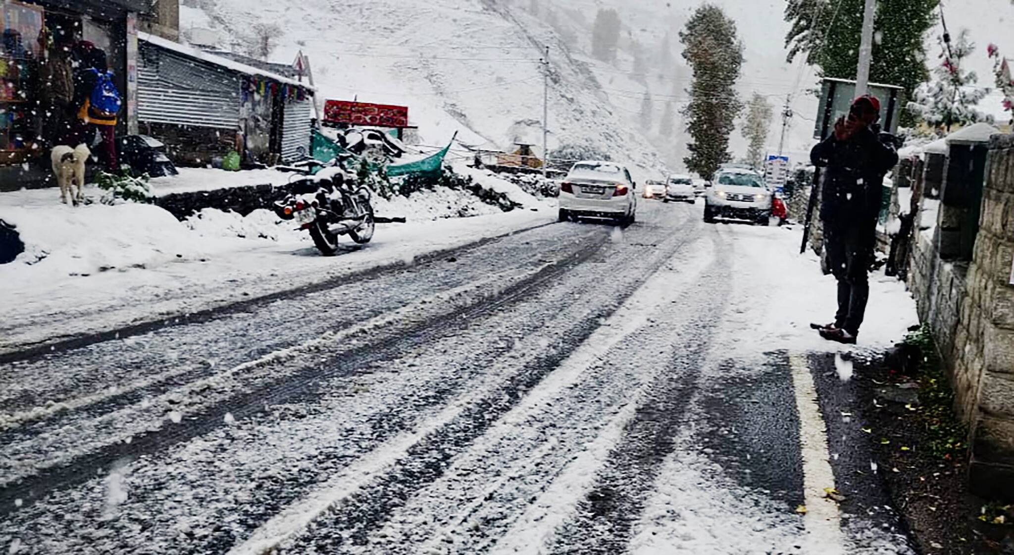 In Pics: Heavy Snowfall Paints Uttarakhand and Himachal Pradesh White ...