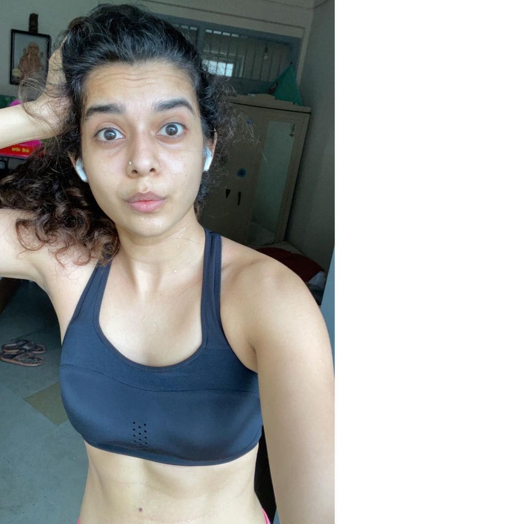 Mithila Palkar Flaunts Perfectly Toned Body In Sexy Mirror Selfies, Take A Look - News18