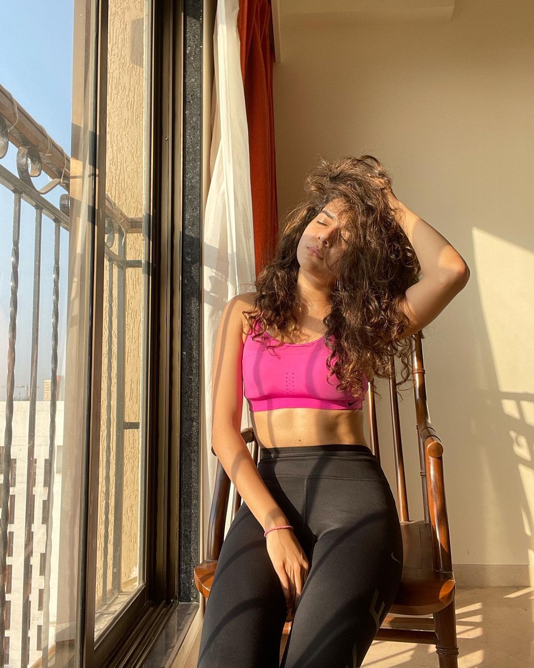 Mithila Palkar Flaunts Perfectly Toned Body In Sexy Mirror Selfies, Take A Look - News18