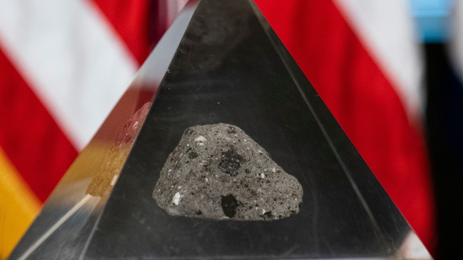 Missing Moon Rock From Apollo 17 Mission Back in Louisiana | Buzz News ...