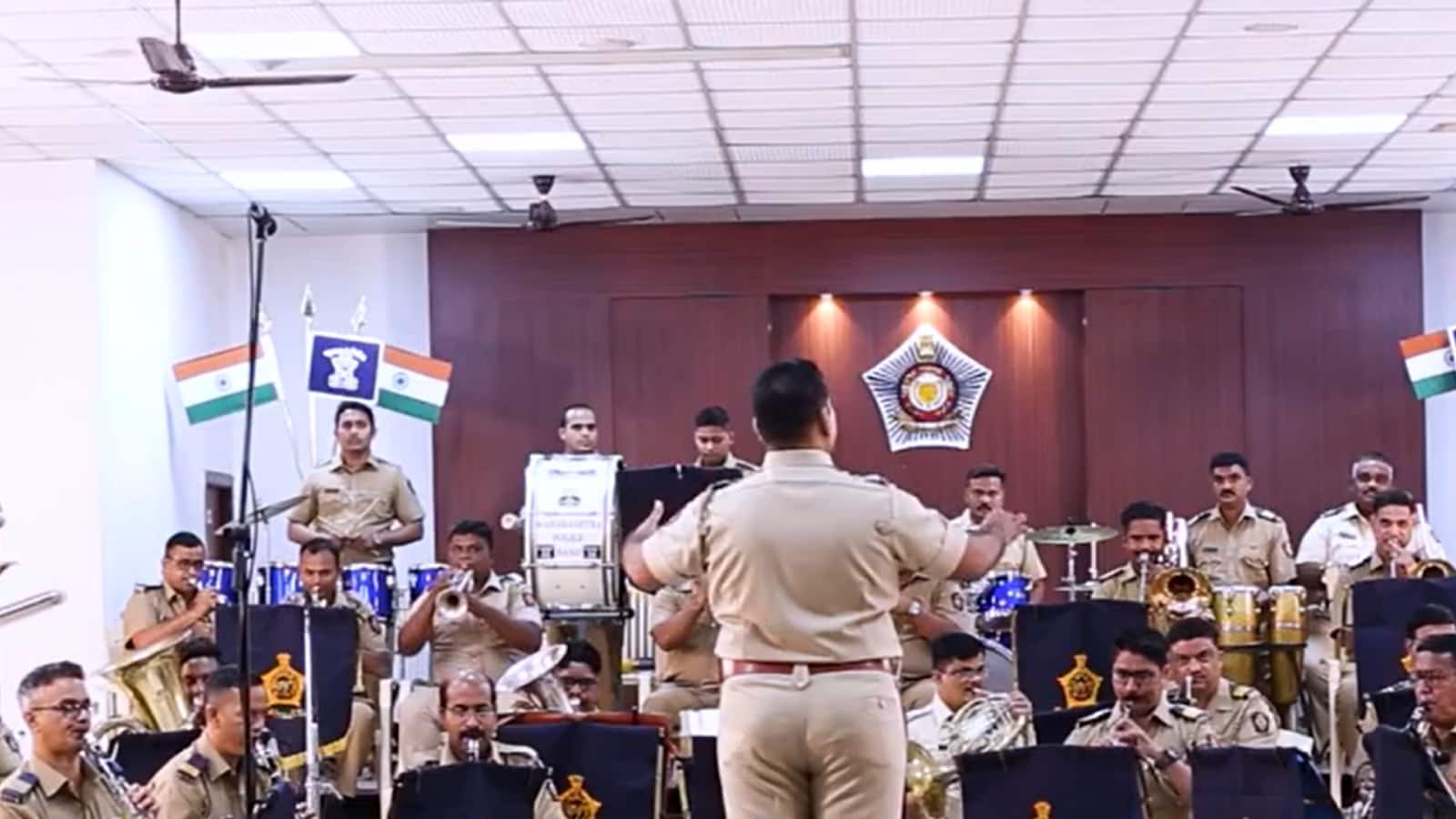 Mumbai Police Band's Instrumental Version Of 'Mere Sapno Ki Rani' Is ...