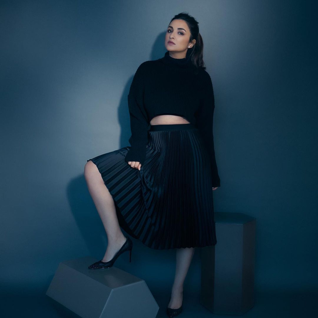 Parineeti Chopra Flaunts Cleavage In Bold Magazine Shoot, Check Out Her ...