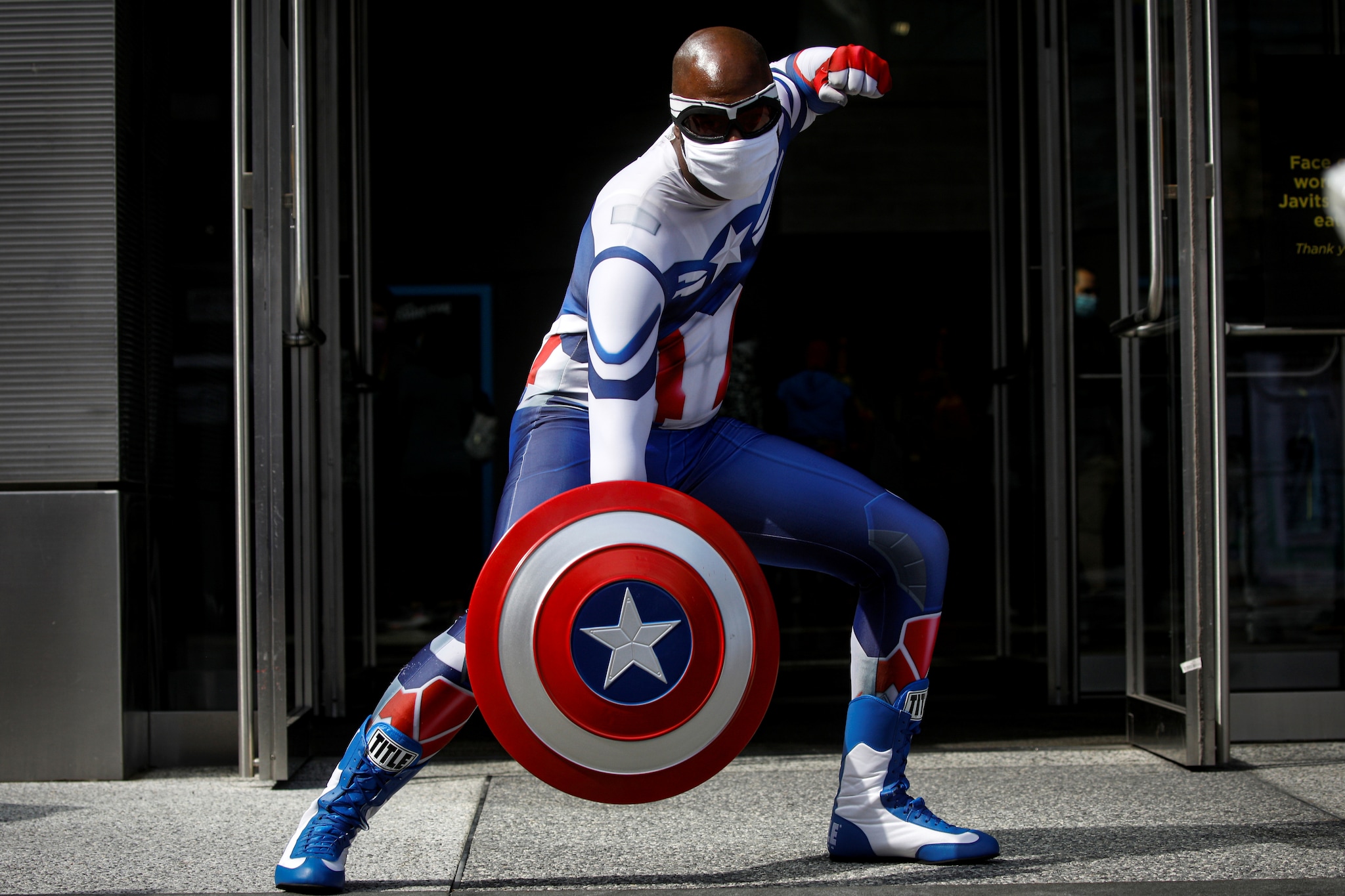 In Photos: The Colourful Costumes From Comic Con as it Returns to New ...