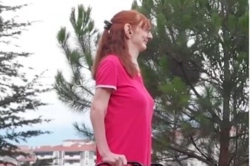 Meet Rumeysa Gelgi, the Tallest Woman in the World, Standing at Over 7 ...