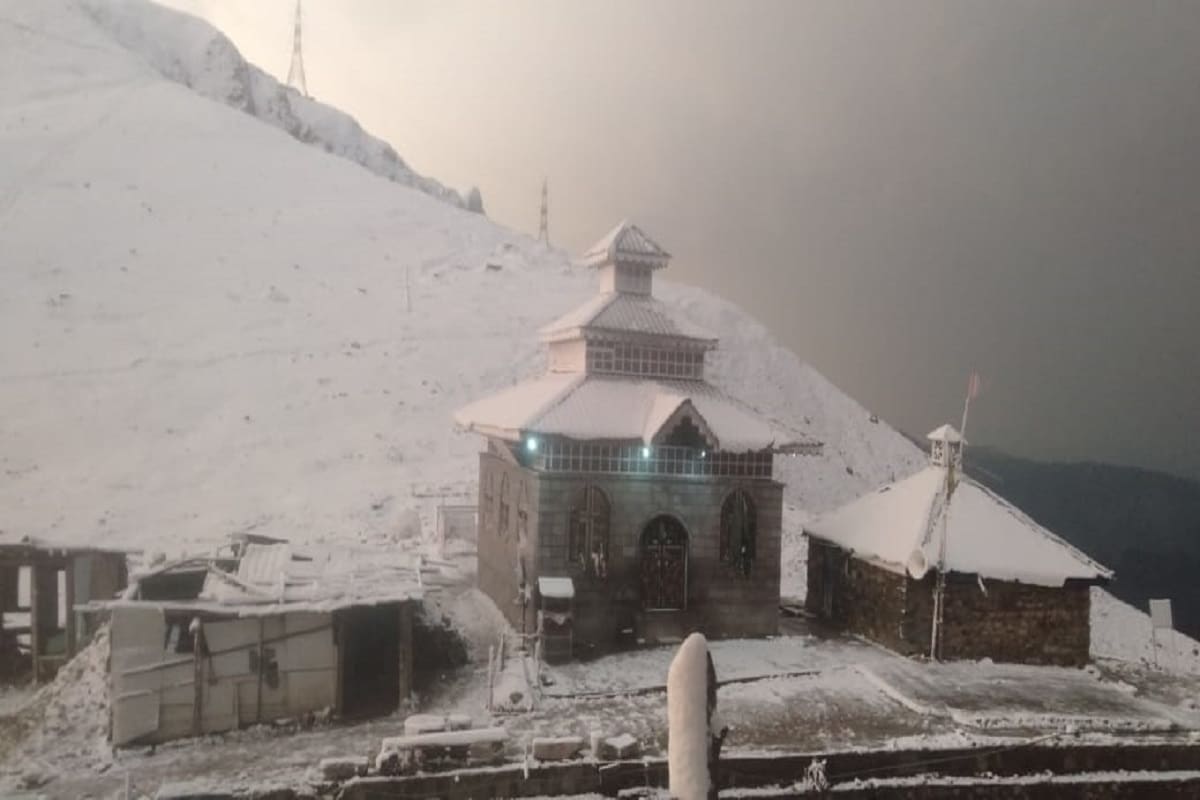 Higher Reaches in Jammu and Kashmir Receive Season's First Snowfall ...