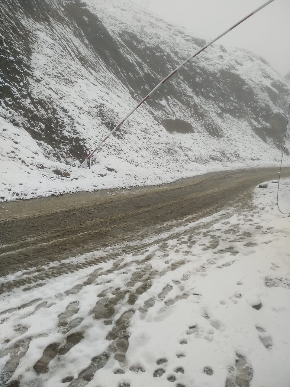 Higher Reaches in Jammu and Kashmir Receive Season's First Snowfall ...
