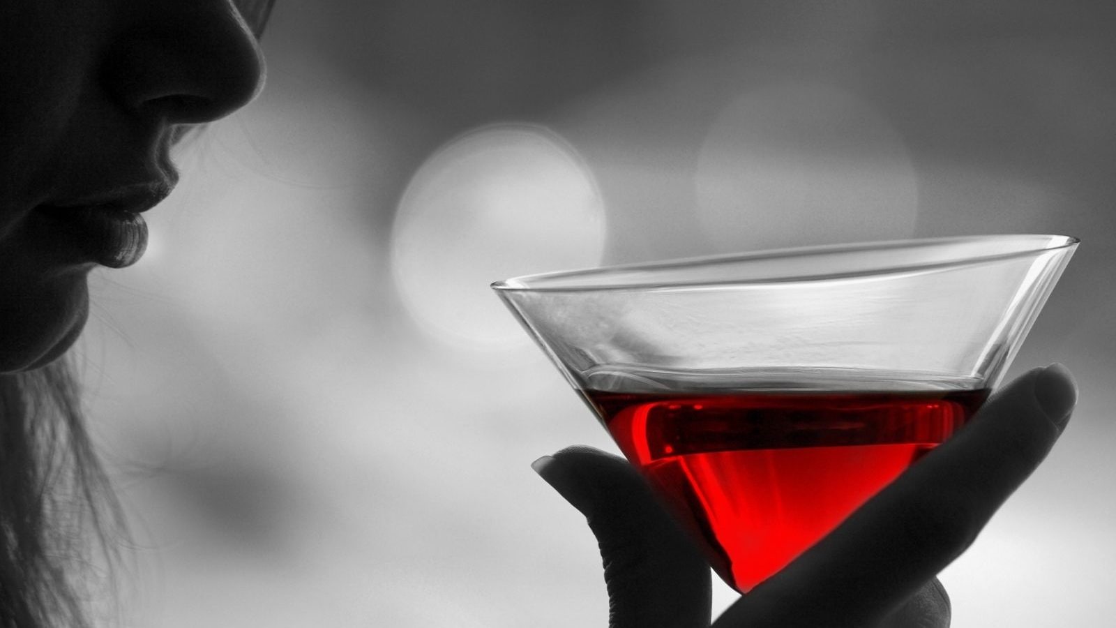 Young Women Boycott UK Nightclubs Over 'Spiking' Concerns, Join ...