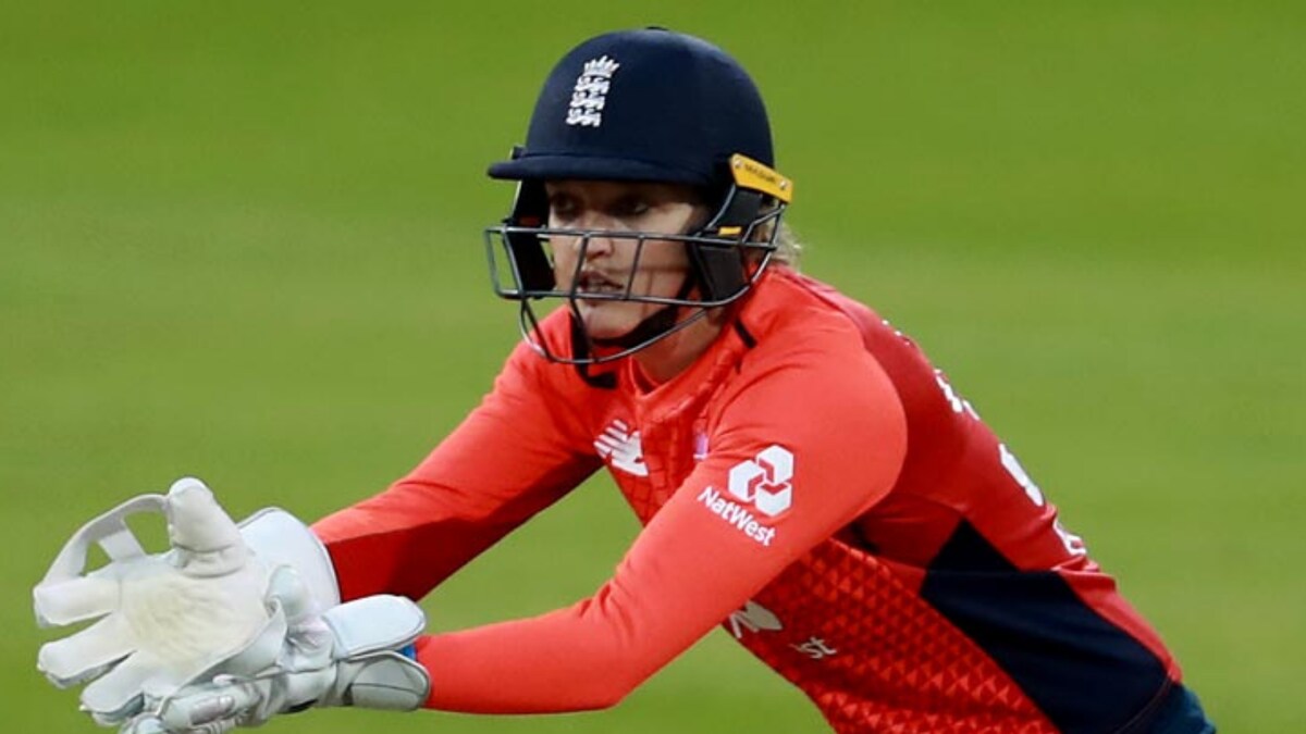 Trailblazer Sarah Taylor Becomes First Woman Coach in Men's ...