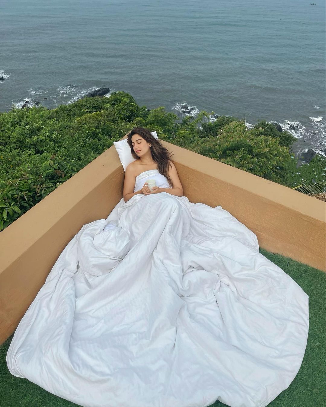 Srishty Rode Makes Heads Turn With Her Bold Photos, See The Diva Raise ...