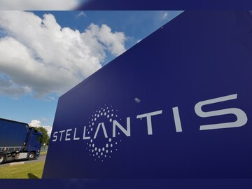 Stellantis Signs Multiyear Deal With Qualcomm For Next-Gen Connected ...
