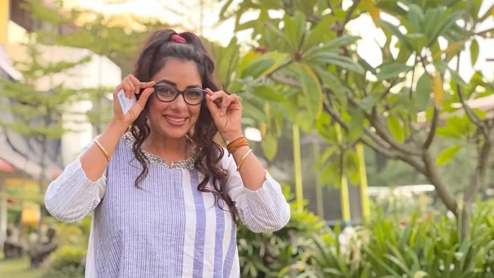 Off-Shoulder Tops To Kaftans, Stunning Looks of Anupamaa Actress Rupali ...