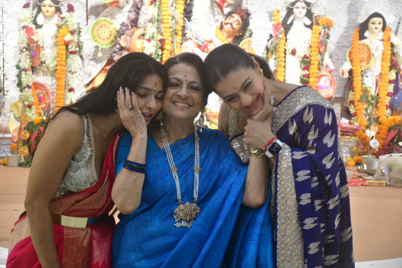 Tanuja Along with Her Daughters Kajol and Tanisha, Mouni Roy Attend ...