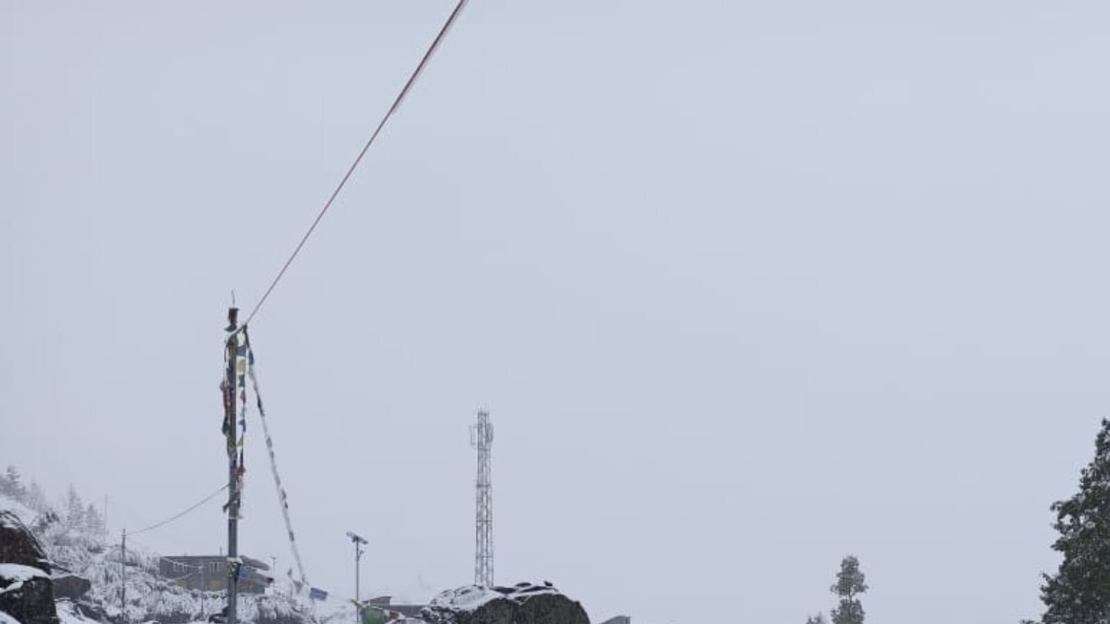 Heavy Snowfall in HP's Lahaul-Spiti Leaves 80 Tourists, Several Cars ...