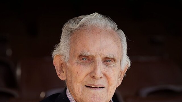 Legendary Australian All-rounder Alan Davidson Passes Away at 92 | News ...