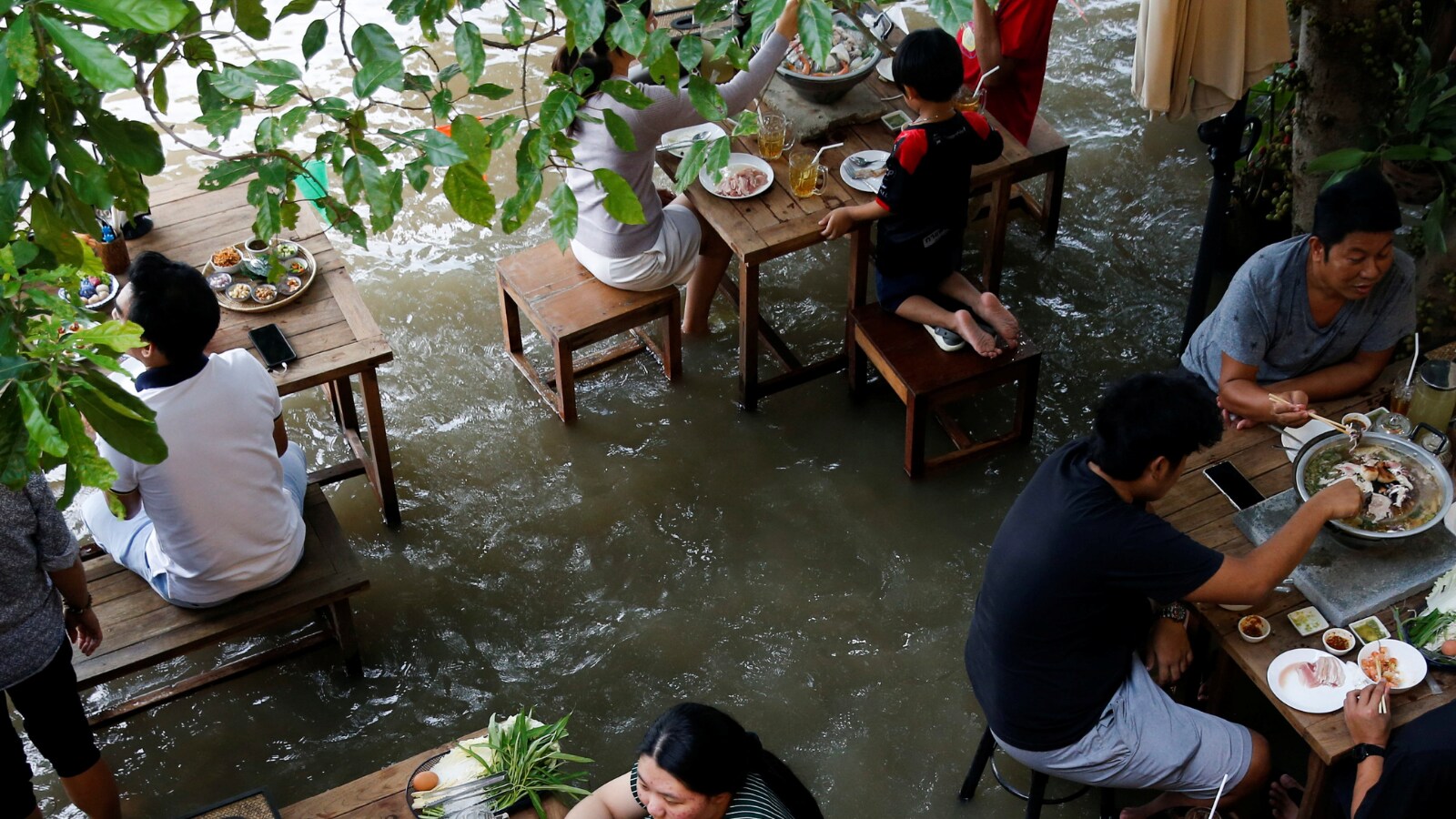 In Photos: Riverside Restaurant in Thailand Hosts Customers as Flood ...