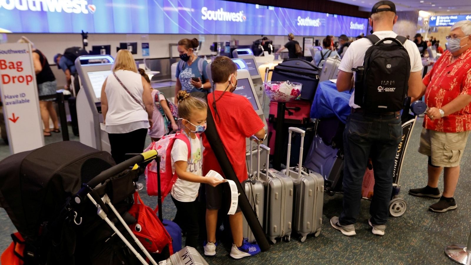US Airliner Returns Mid-flight as Passenger Refuses to Wear Mask ...