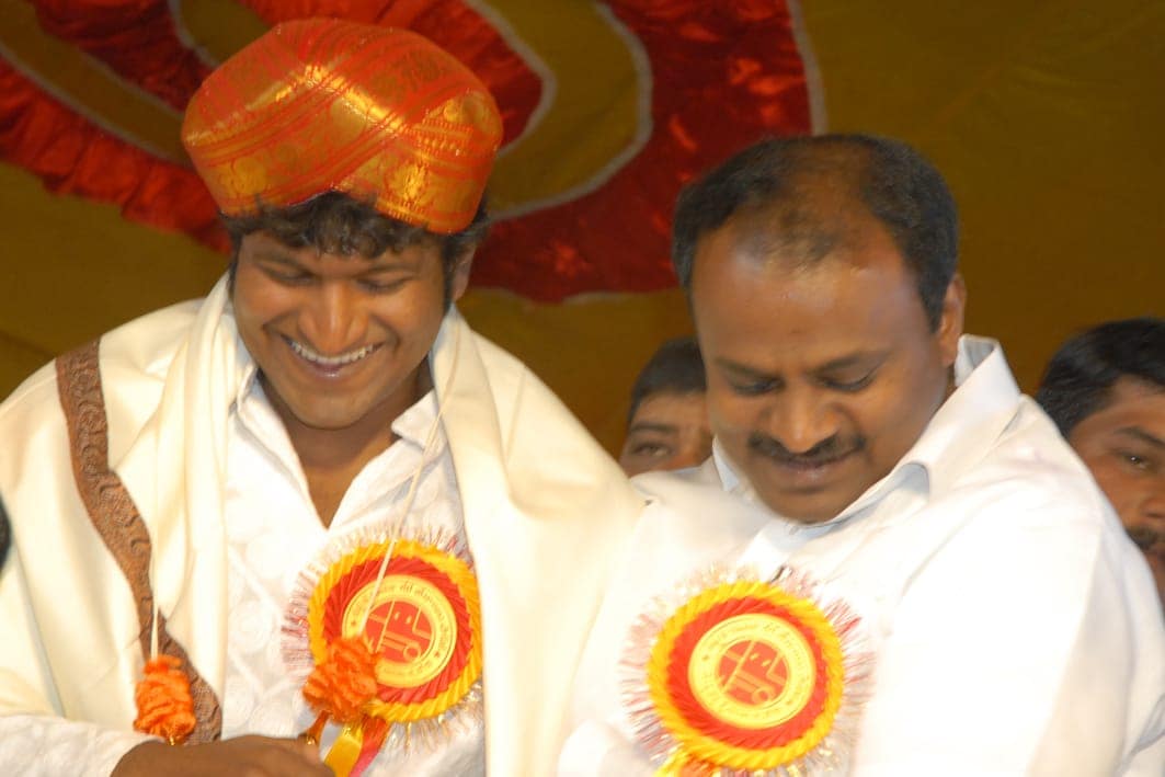 Puneeth Rajkumar Dies Of Heart Attack: Check Out His Rare And Unseen ...