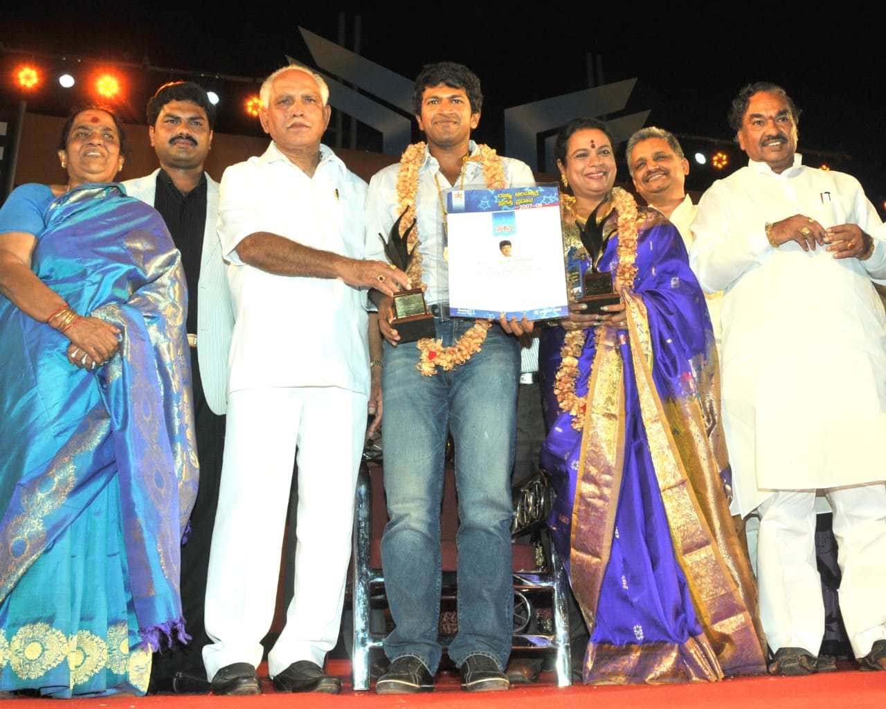 Puneeth Rajkumar Dies Of Heart Attack: Check Out His Rare And Unseen ...