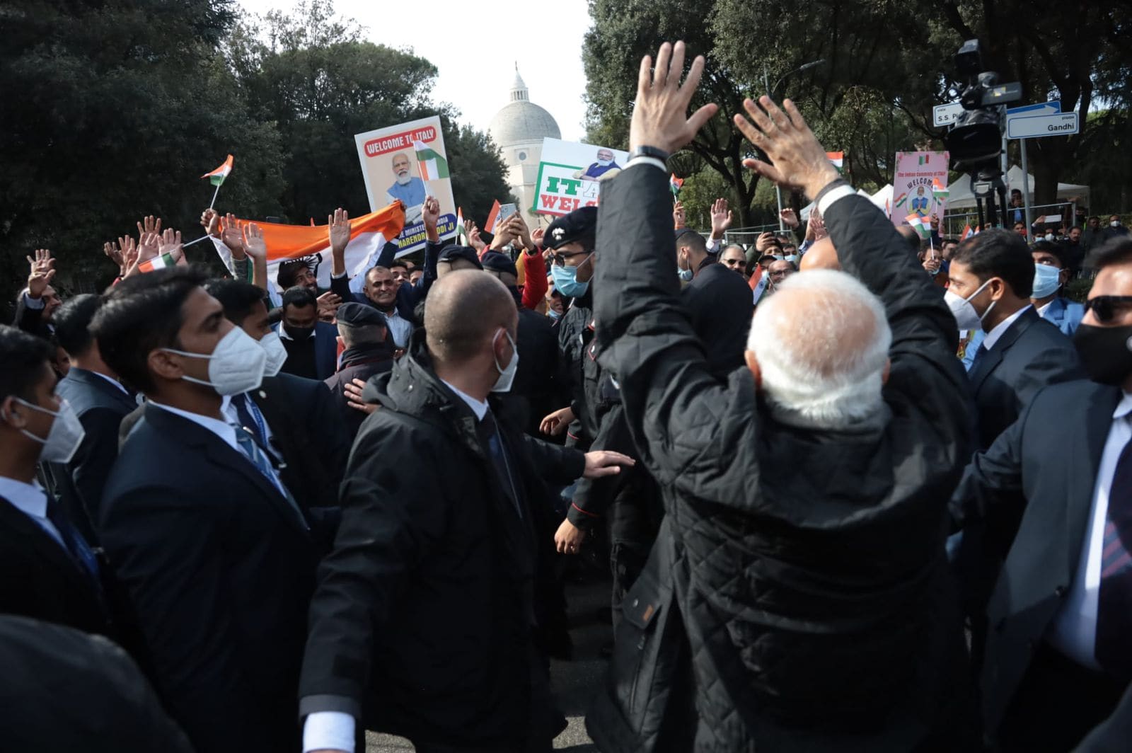 PM Modi Receives Enthusiastic Welcome from Indians in Italy as He ...