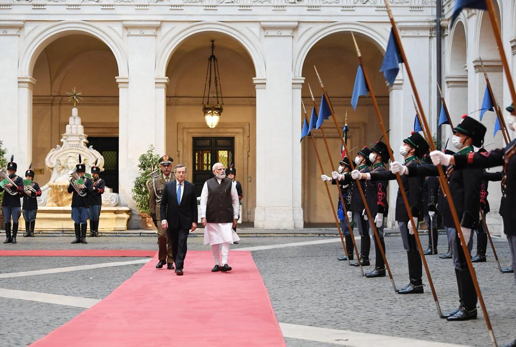 PM Modi in Rome to Attend G20 Summit, Meets Indian Diaspora; See Pics ...